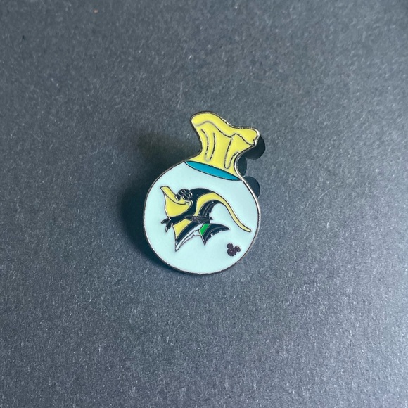 Disney | Other | Disney Pin Hidden Mickey Gill Pin From Finding Nemo ...